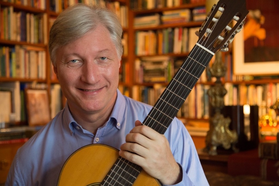 CONCERTO | Fabio Zanon homenageia Julian Bream na Sala Cecília Meireles