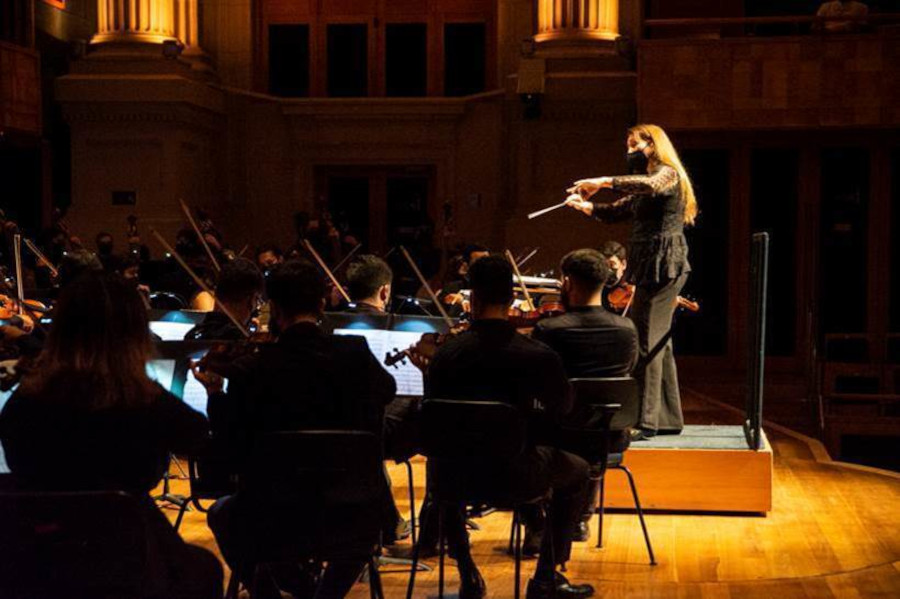 CONCERTO | Ana Beatriz Valente rege estreia brasileira de peça de ...